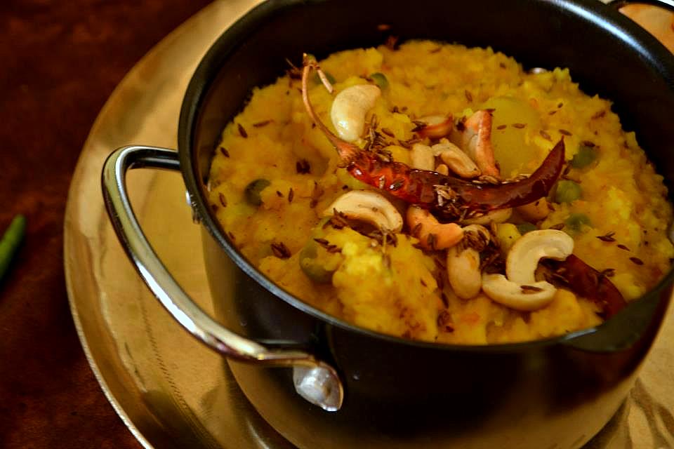 Mix and Stir: Saraswati Pujo o Niramish Bhoger Khichuri